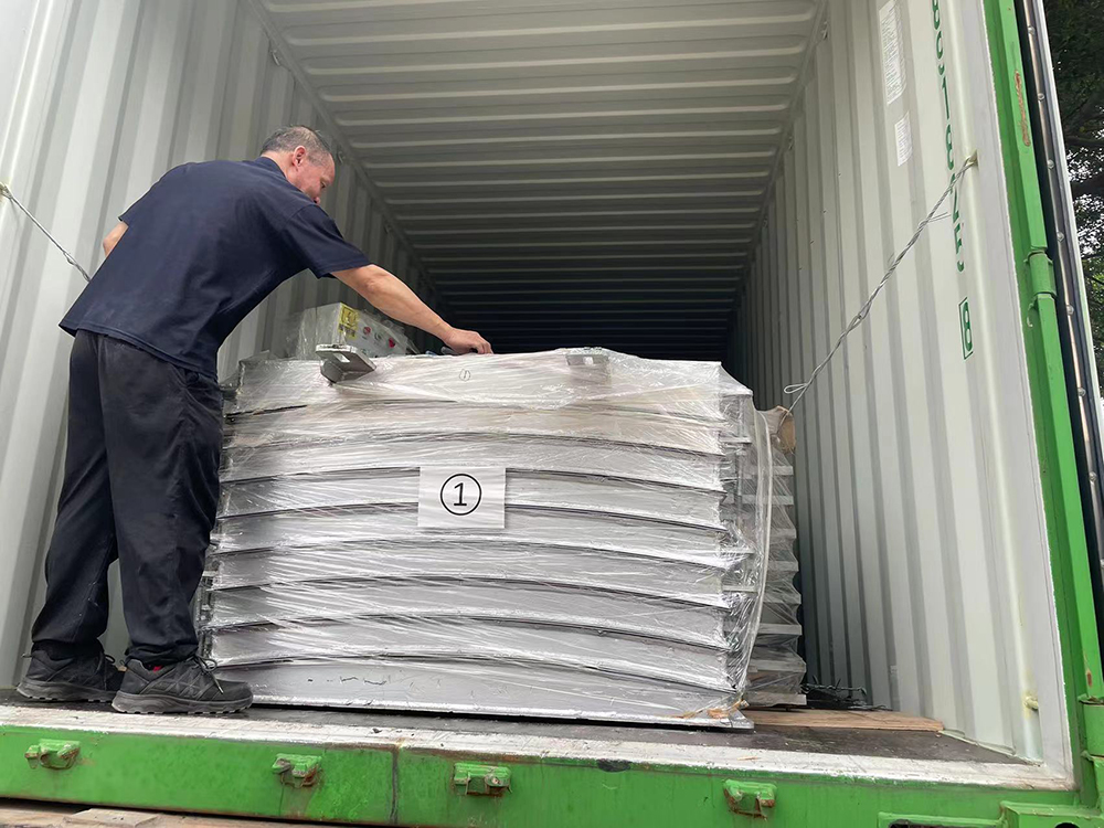Bed slats bending press container loading to Ukraine | CHANCSMAC
