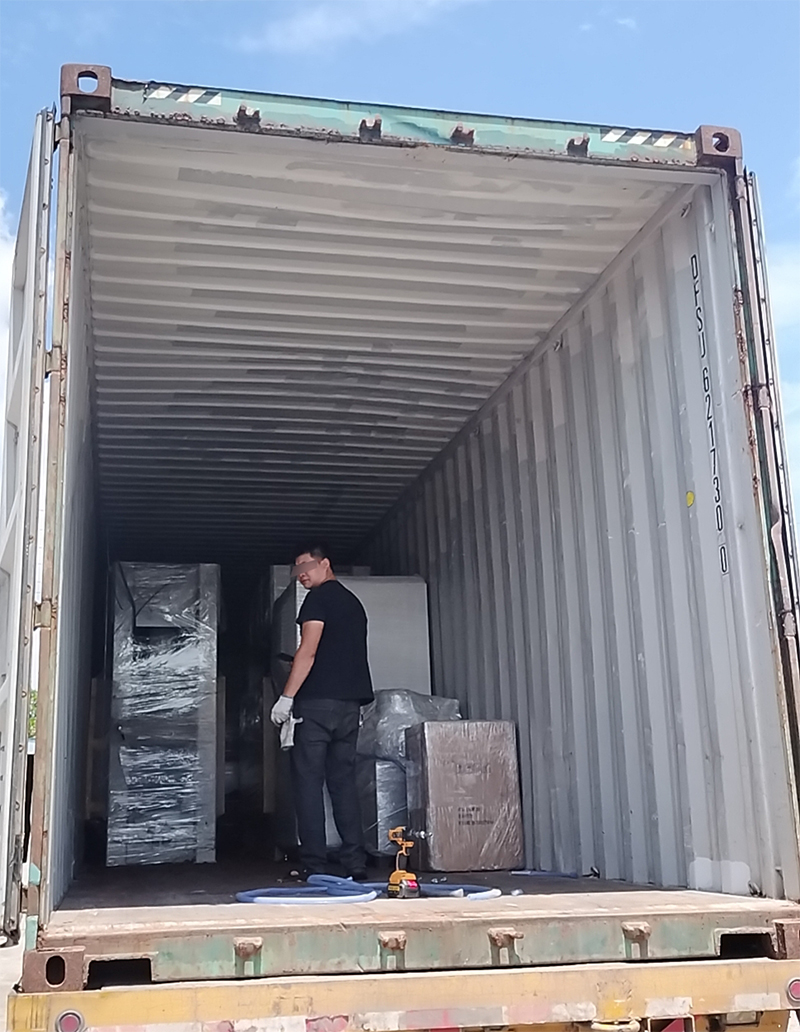 HF plywood bending press container loading to Russia | CHANCSMAC