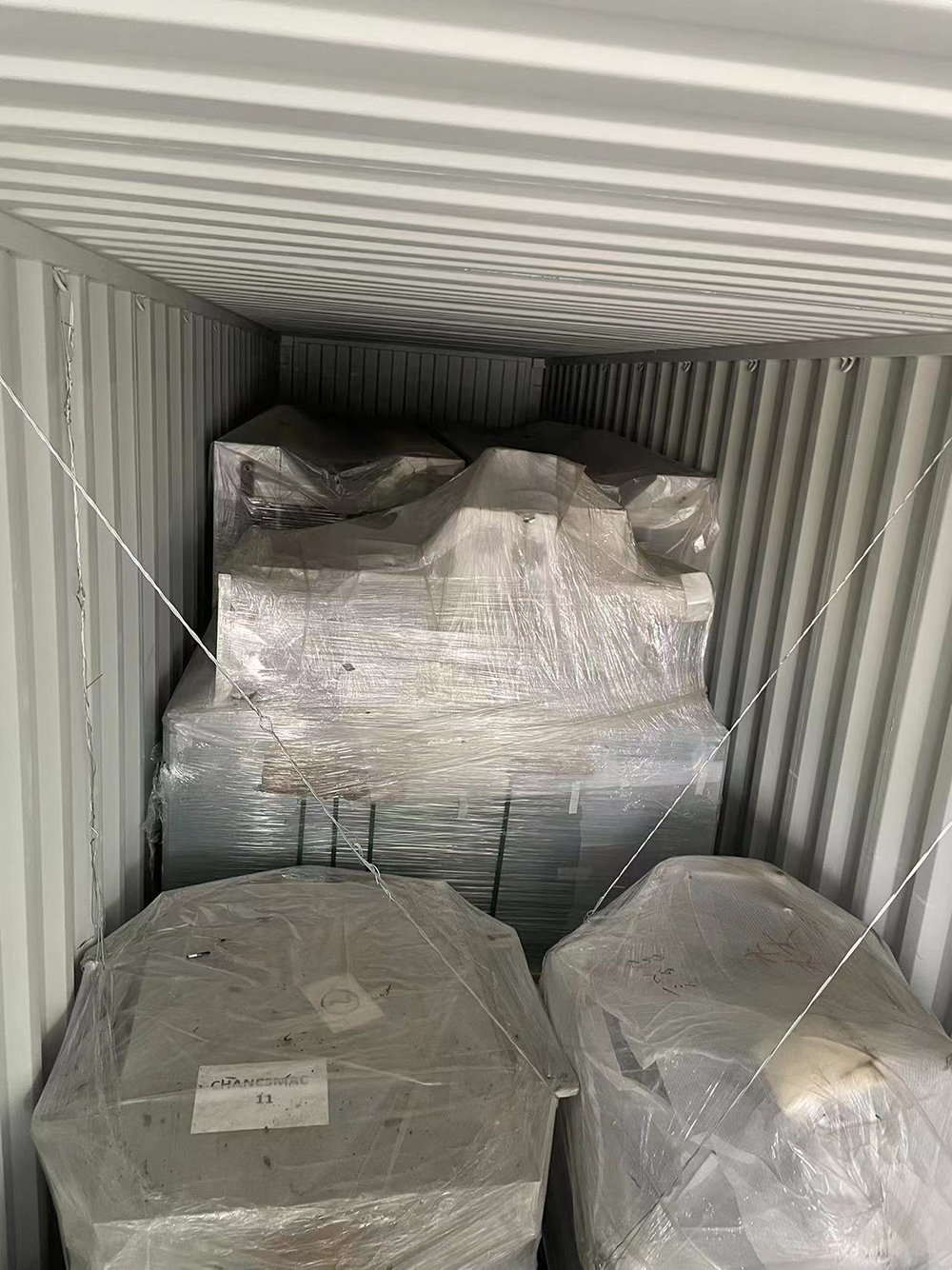 Bed slats bending press container loading to Ukraine | CHANCSMAC